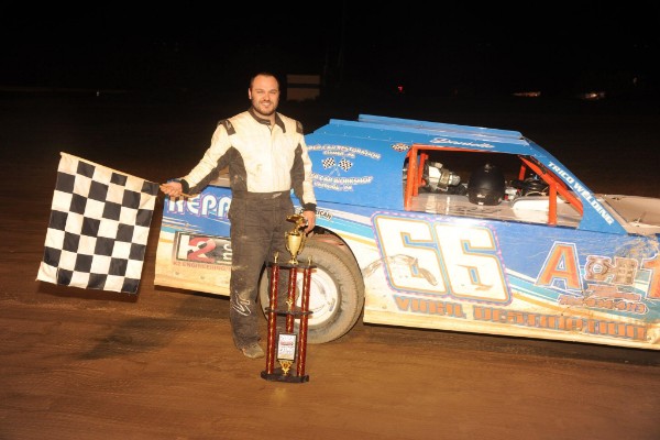Dillinger Scores Big In Ron Compton Memorial – Latrobe Speedway